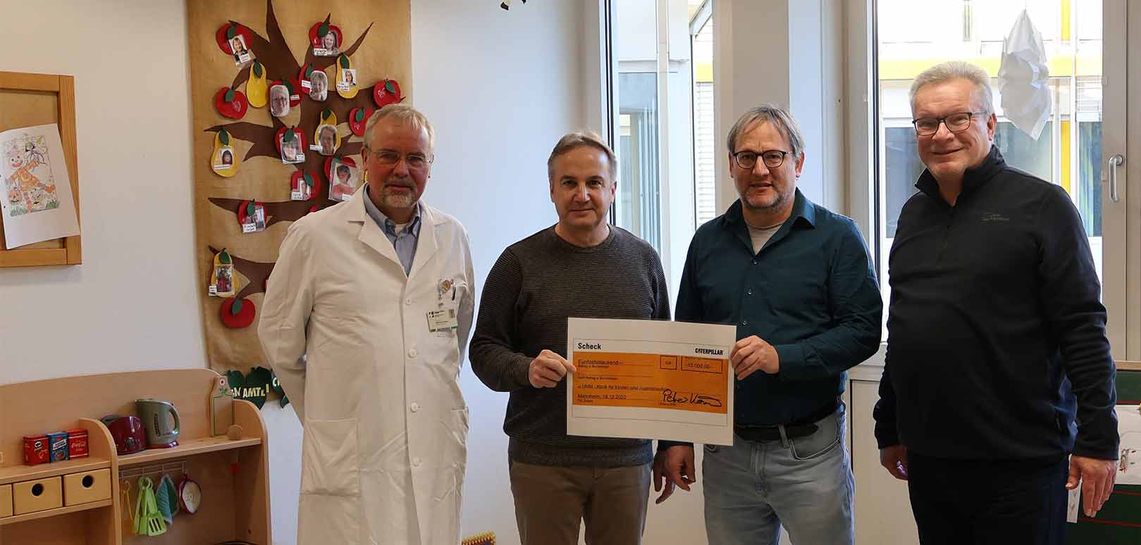 Caterpillar Energy Solutions überreicht Spende an die Kinderonkologie ...